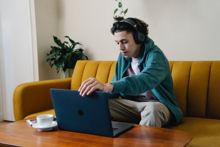 Aprenda como adicionar legendas automáticas para filmes e séries