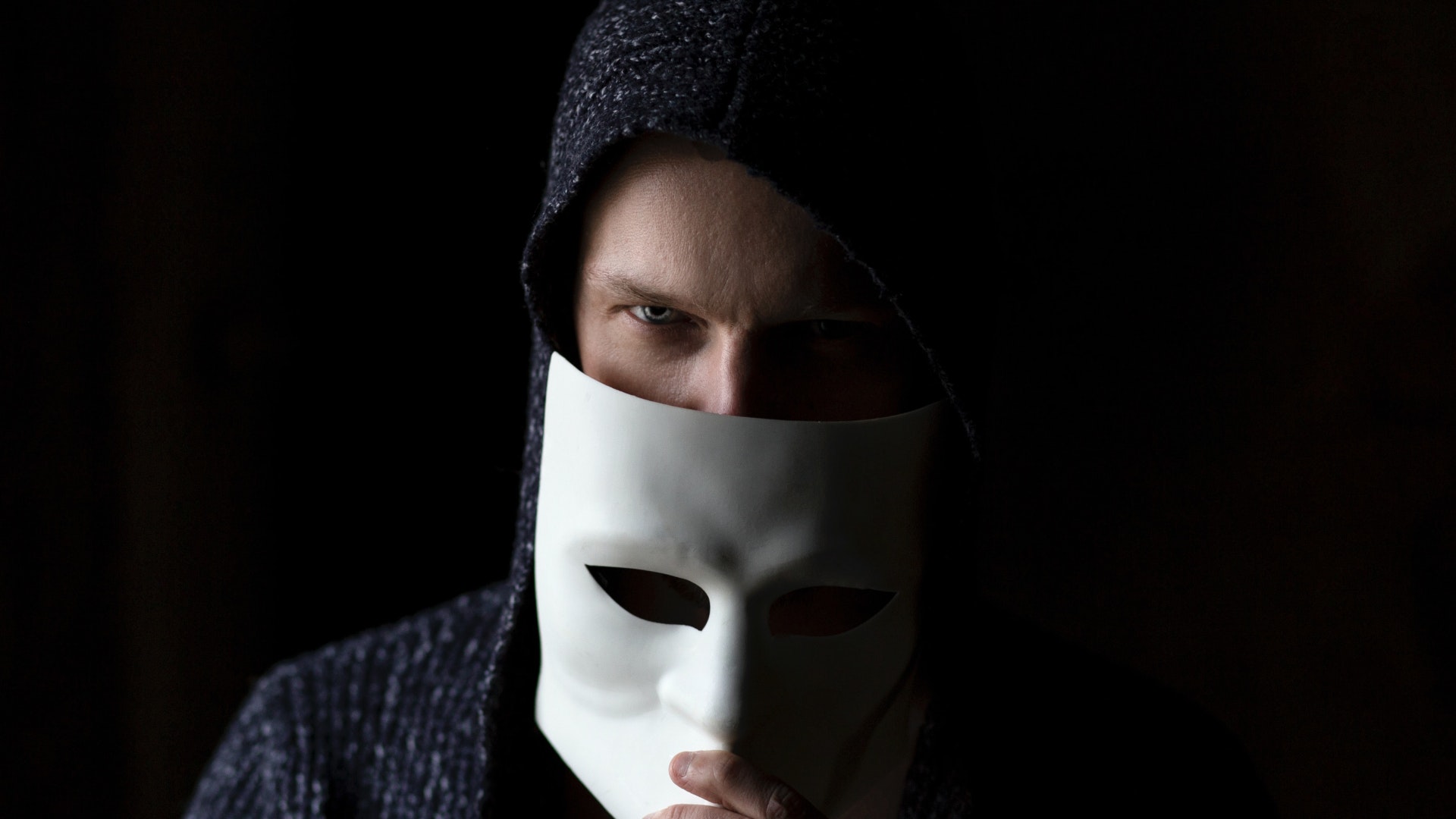 Perigos da internet: pessoas potencialmente perigosas ou predadores ...